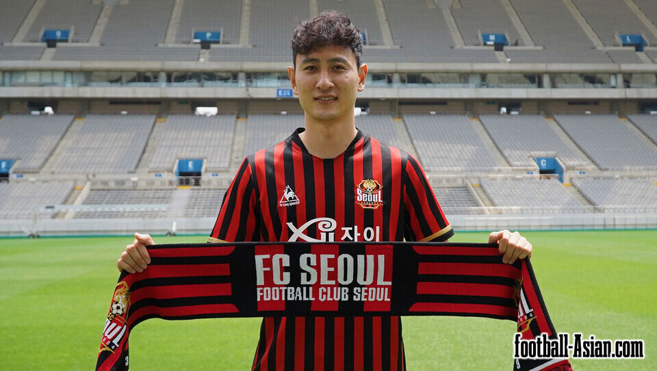 Ji Dong-won signed a two-and-a-half-year contract with FC Seoul.
