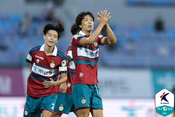 "I'm Masatoshi Ishida, the loser" Japanese MF wins Best11 award